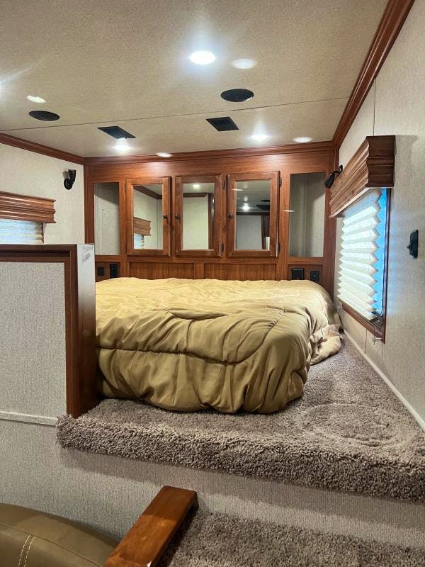 Stock #56831 - Sundowner 36ft Garage Model Toy Hauler w Living Quarters TH