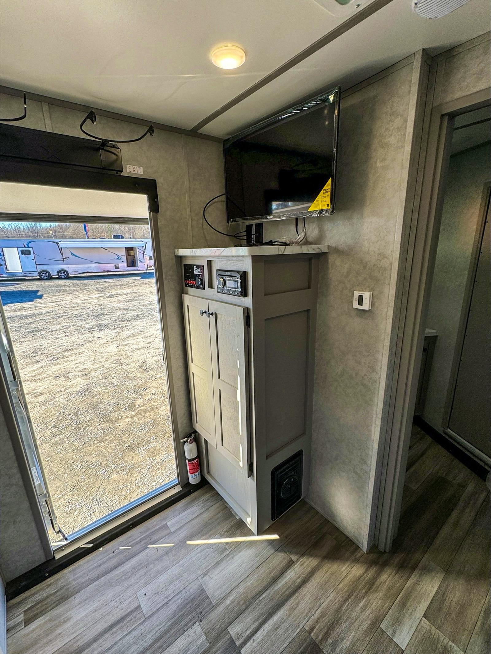 Stock #59446 - Bison 21ft Ranger 2 Horse Trailer w Living Quarters RG8209B