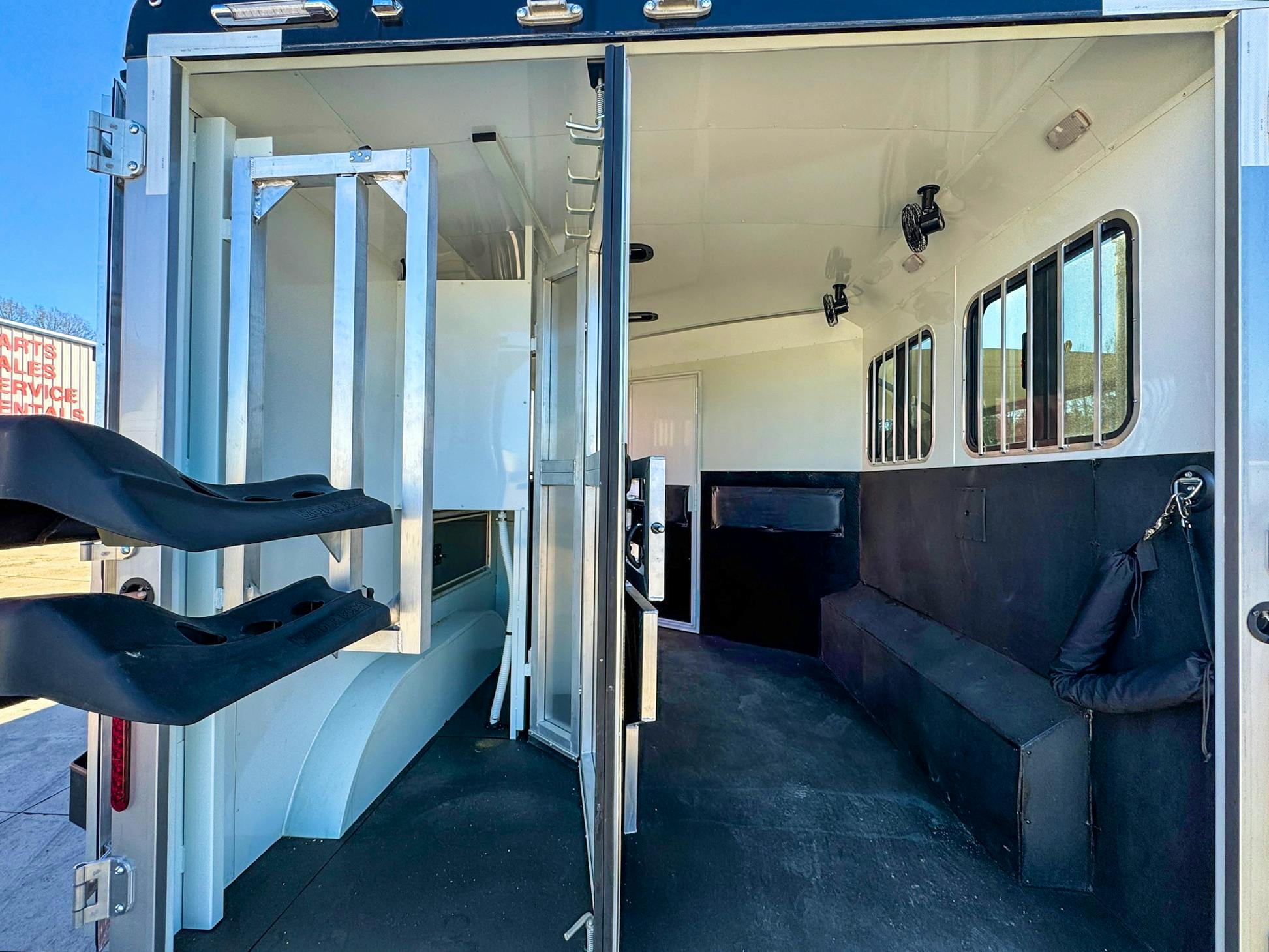 Stock #59446 - Bison 21ft Ranger 2 Horse Trailer w Living Quarters RG8209B