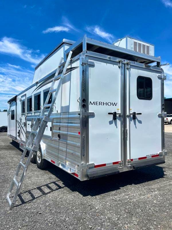 Stock #63203 - Merhow 31ft Stampede 4 Horse Trailer w Living Quarters RQ