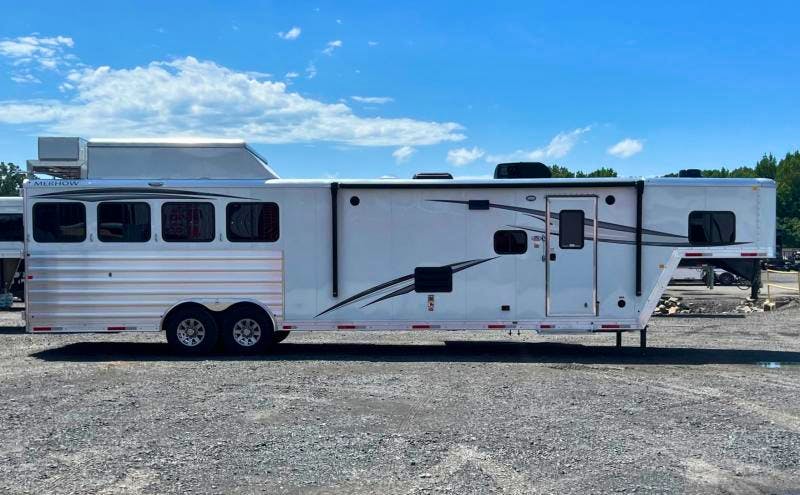 Stock #63203 - Merhow 31ft Stampede 4 Horse Trailer w Living Quarters RQ