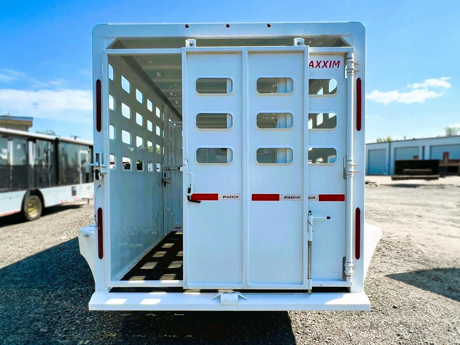 Stock #63774 - Maxxim 28ft Gooseneck Livestock Trailer w Tandem Axle RL