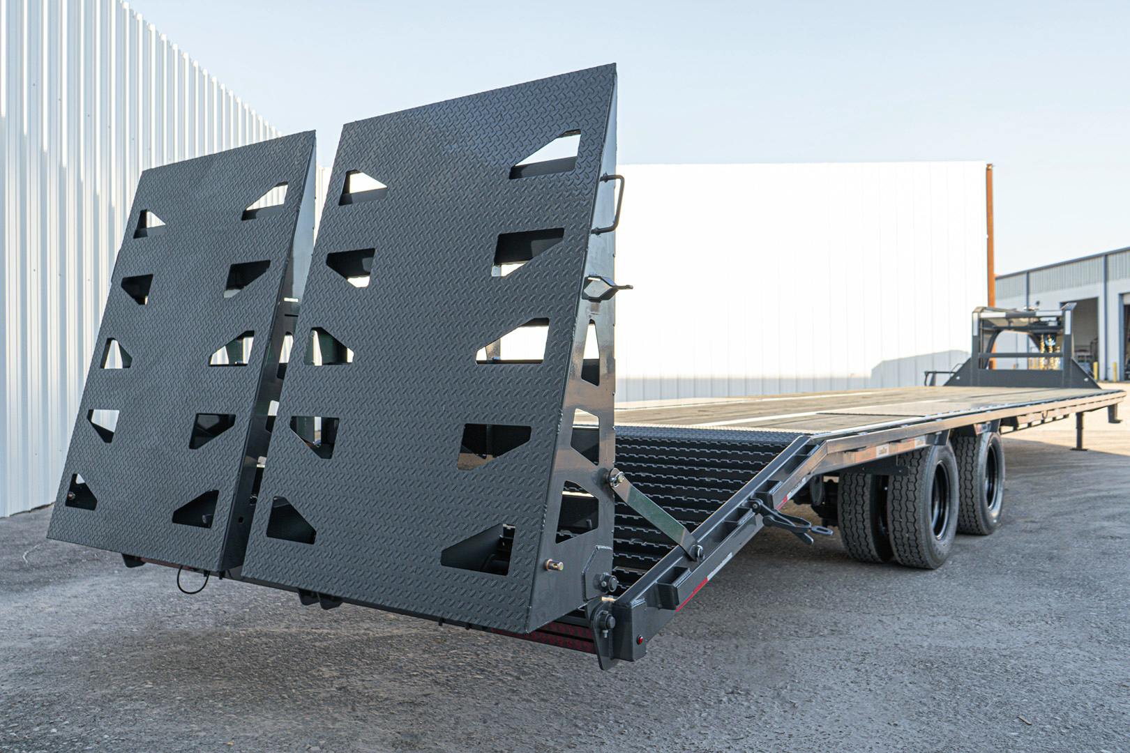 Stock #66982 - LoneStar 40ftx102in Gooseneck Lo Pro Flatbed Trailer w ...