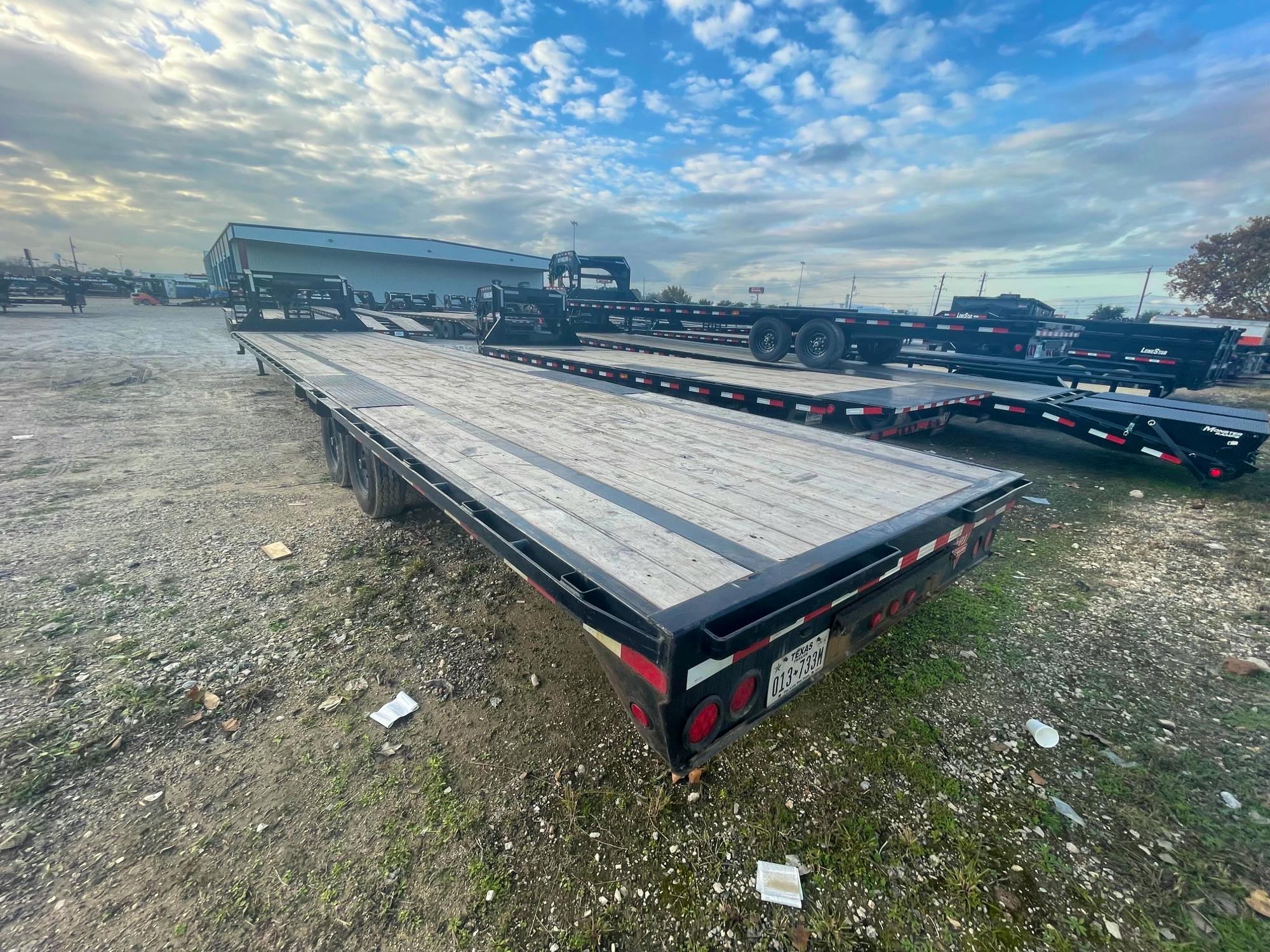 Stock #67501 - PJ Trailers Remolque de plataforma plana Hotshot de 40 ...