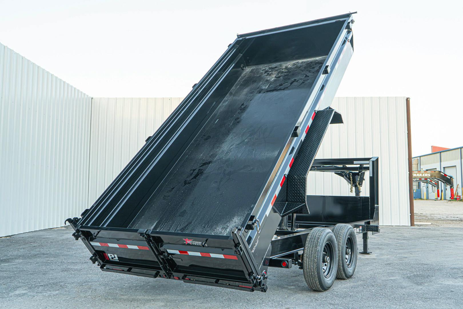 Stock #80831 - PJ Trailers 16 pies x 83 pulgadas Gooseneck Low Pro ...