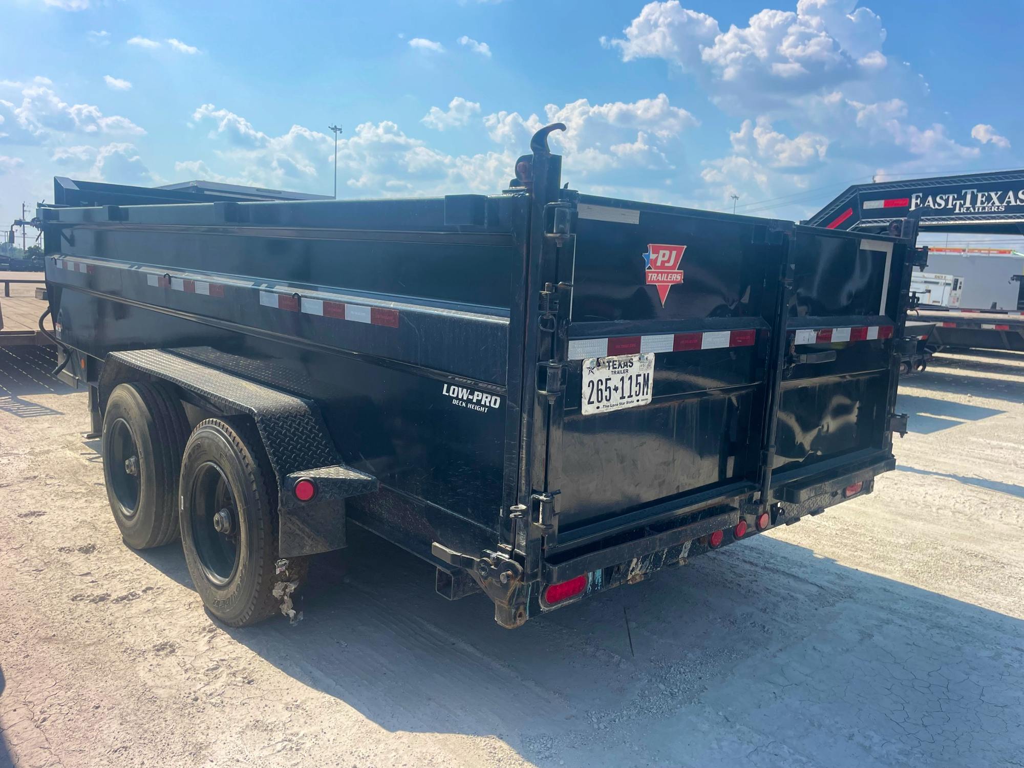 Stock #84035 - PJ Trailers 16 pies x 83 pulgadas Gooseneck HD Low Pro ...
